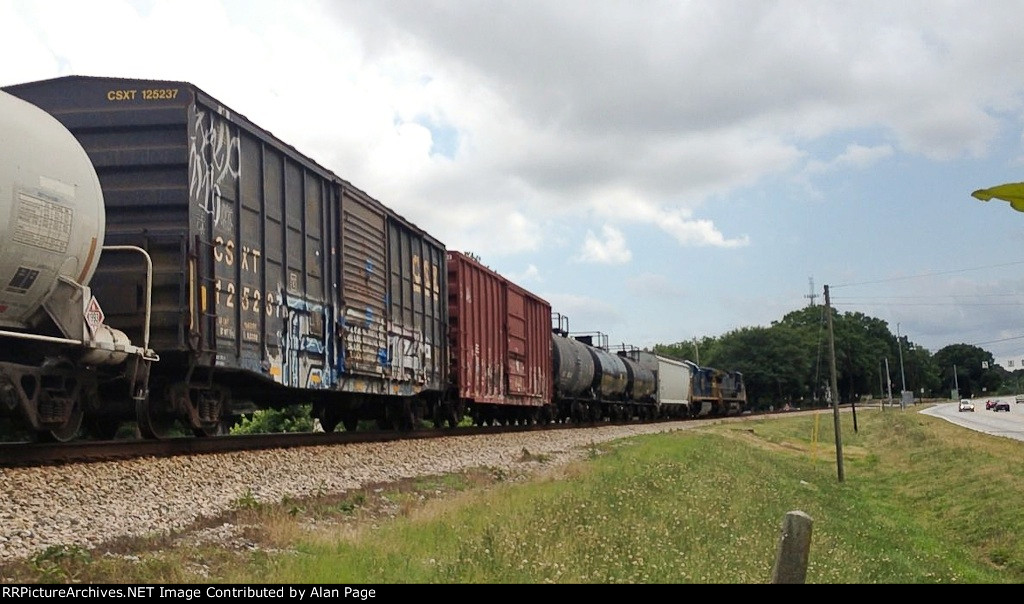 CSXT 125237 boxcar